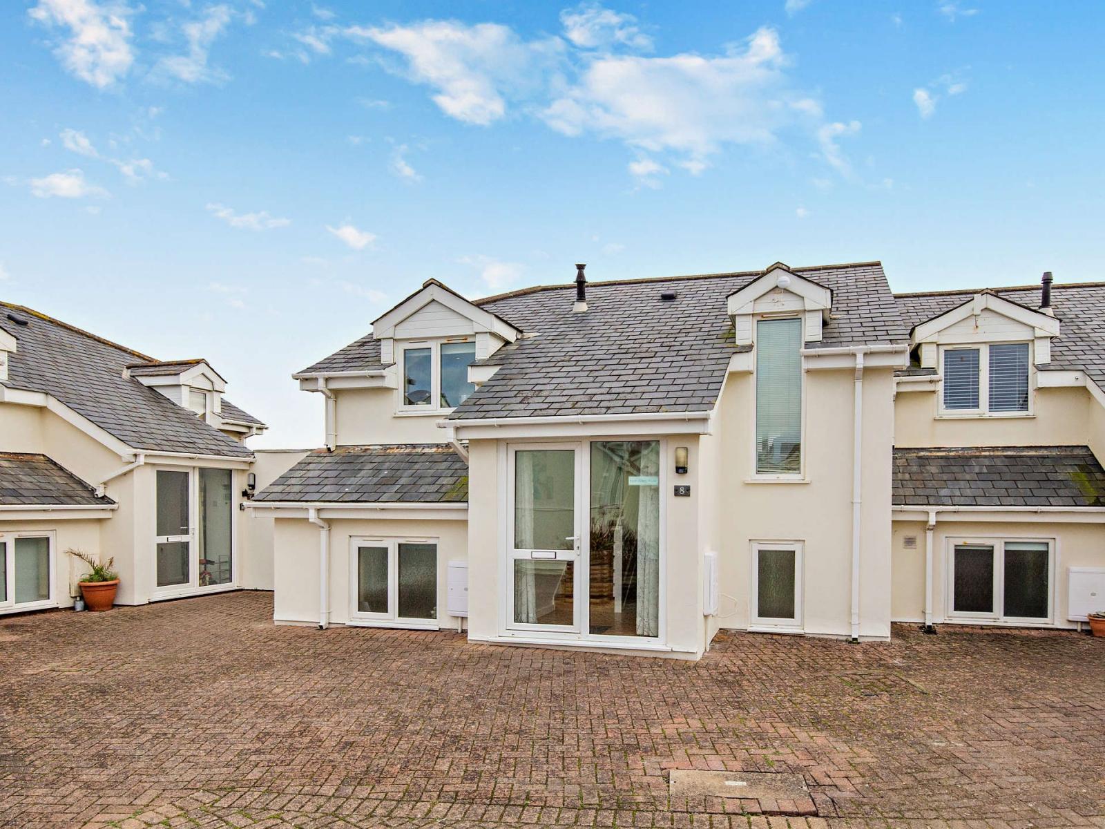 Porth Beach House - Holiday Cottages In Newquay - Cornwall Holidays